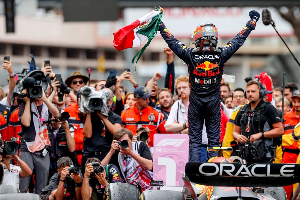 Imágenes y galería de fotos: El festejo de Checo Pérez tras ganar Gran ...