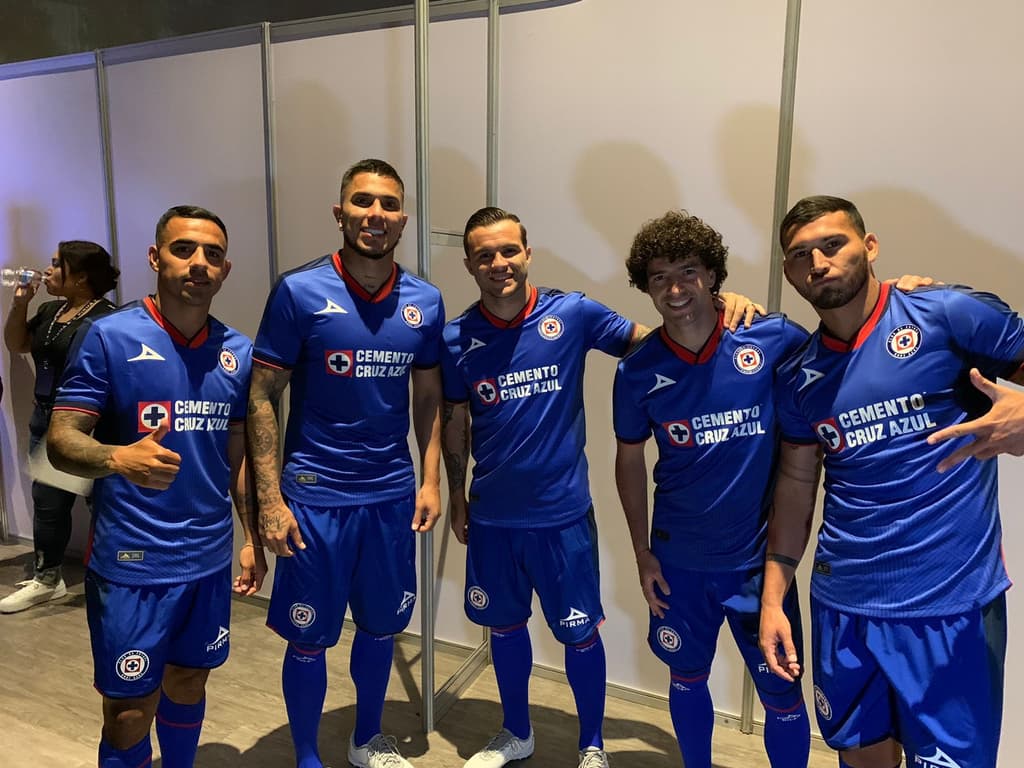 Cruz Azul revela uniforme para el Apertura 2023 y con el que enfrentará ...