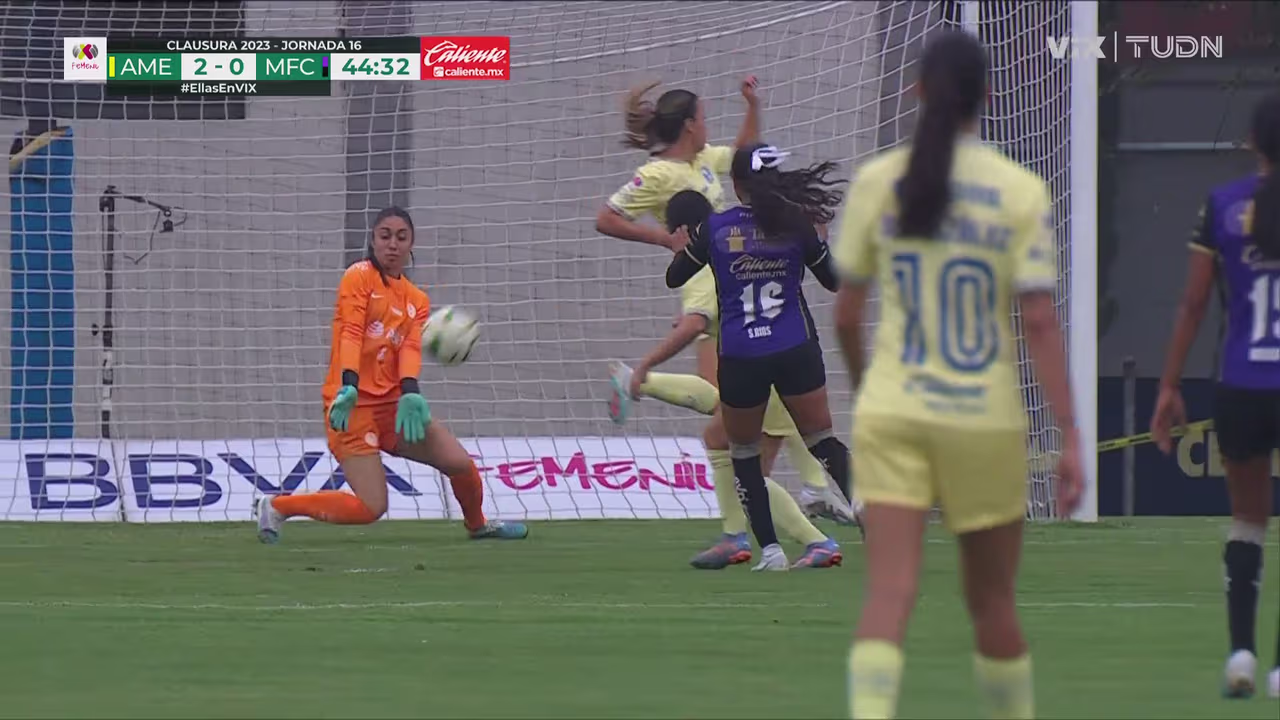 ¡Aguanta Itzel! Atenta la portera de América que aleja el peligro ...