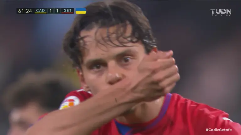 ¡Al ángulo! Ünal anota el penal de forma magistral y hace el 1-1 del ...