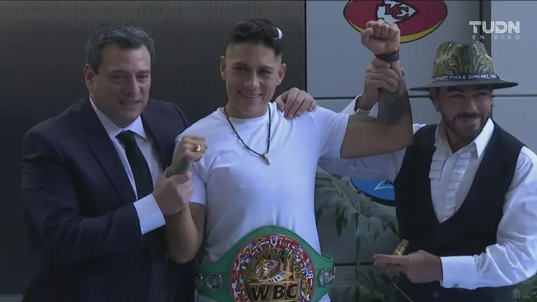 El CMB entrega el cinturón de campeona a Alejandra la 'Tigre' Jiménez ...