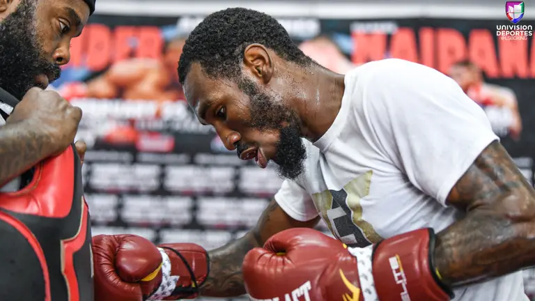 En fotos: Robert Easter Jr. se prepara con todo para su choque ante ...