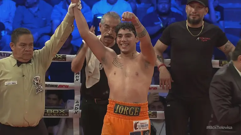¡En otro polémico resultado, triunfo para Jorge Lugo! | TUDN Boxeo | TUDN