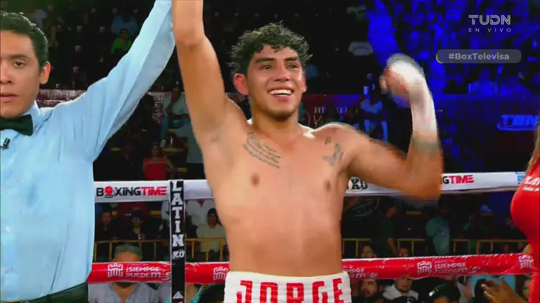 Jorge Lugo Cota sale con el puño en lo alto ante Ricardo Quiroz | TUDN Boxeo | TUDN