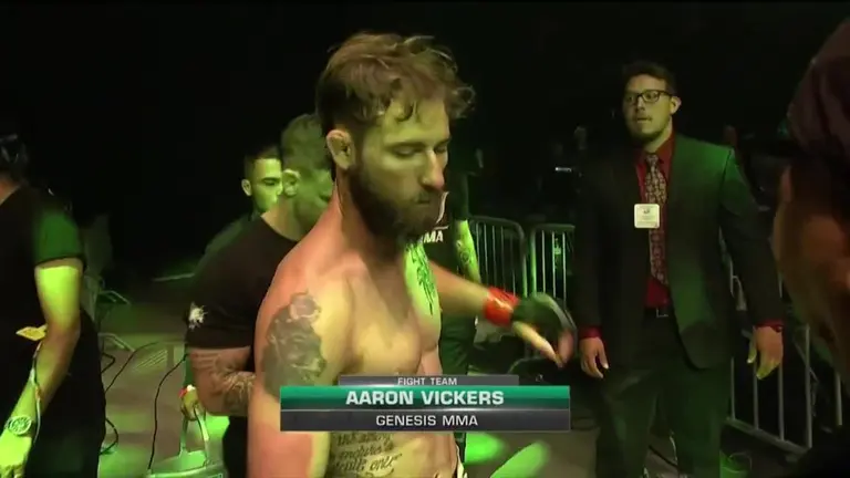 Con KO incluido, Héctor Fajardo le da un paseo a Aaron Vickers | TUDN ...