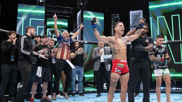 ¡Le pegan a México! Justin Vázquez se lleva la estelar ante Jair Pérez ...