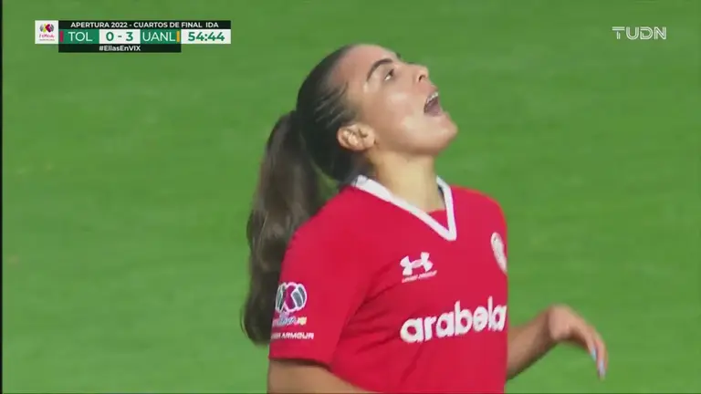 ¡Era para más! Laura Parra remata de cabeza, pero tiene mala suerte ...