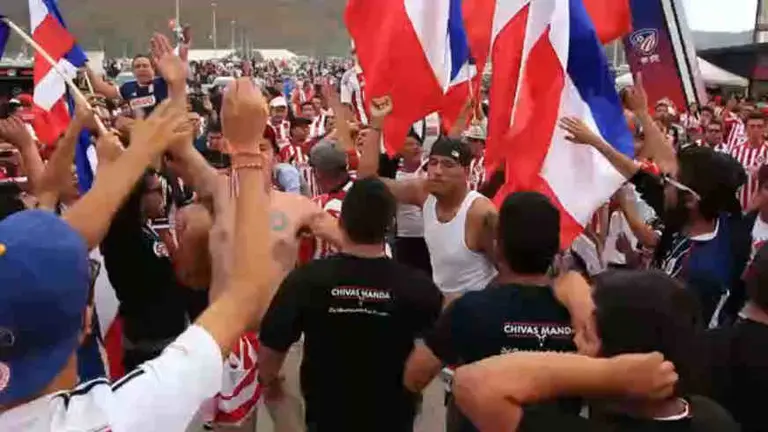 Corazón Fanático: La guerra civil del Clásico Tapatío | TUDN Más ...