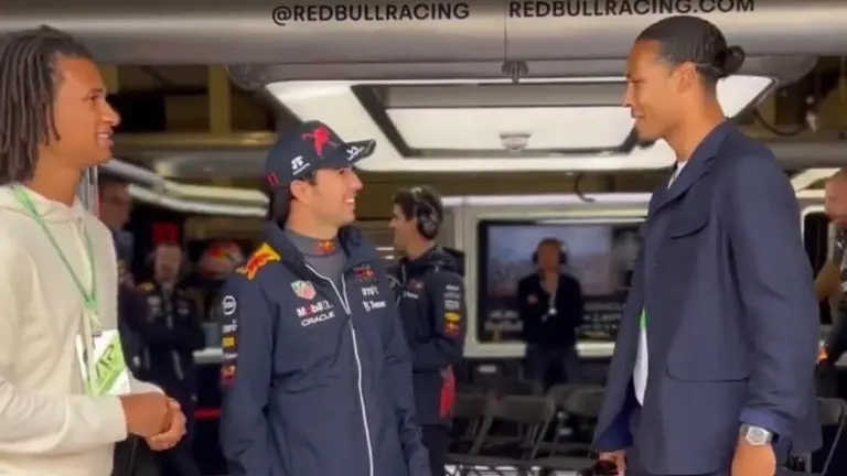 ¡Celebridad mexicana! Checo Pérez recibe a Virgil Van Dijk y Aké en ...