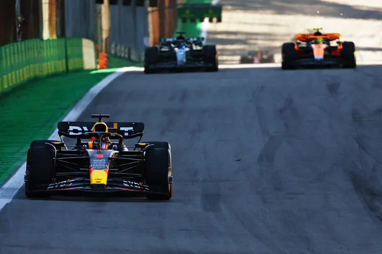 Checo Pérez termina de tercero en el sprint del GP de Brasil que gana Verstappen | TUDN Fórmula ...