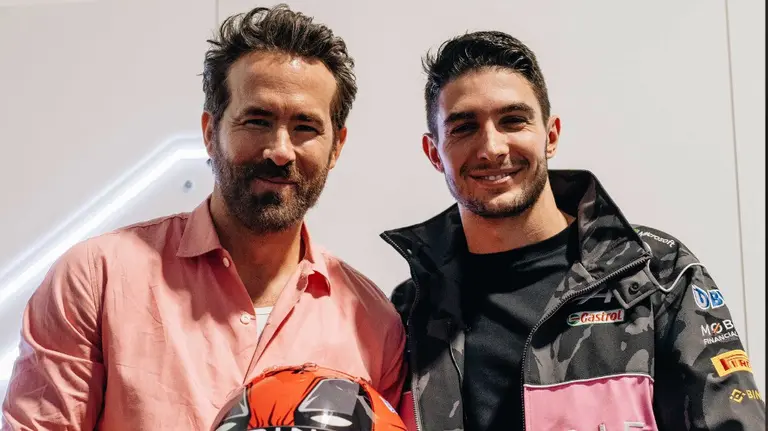 Deadpool y Wolverine se ‘toman’ el nuevo auto de Alpine en la F1 | TUDN ...