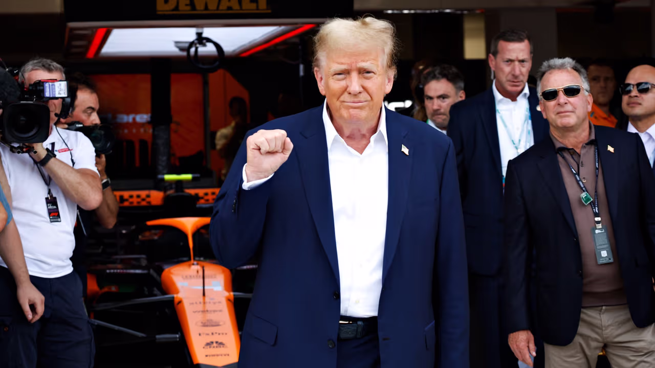 Donald Trump causa alboroto y clamor en su aparición en GP de Miami ...