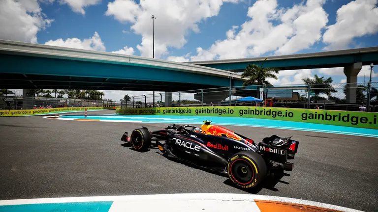 Verstappen gana la pole y Checo Pérez saldrá tercero en la Sprint del Gran Premio de Miami ...