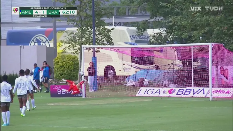 Andrea Pereira se pierde su triplete estrellando el balón en la ...