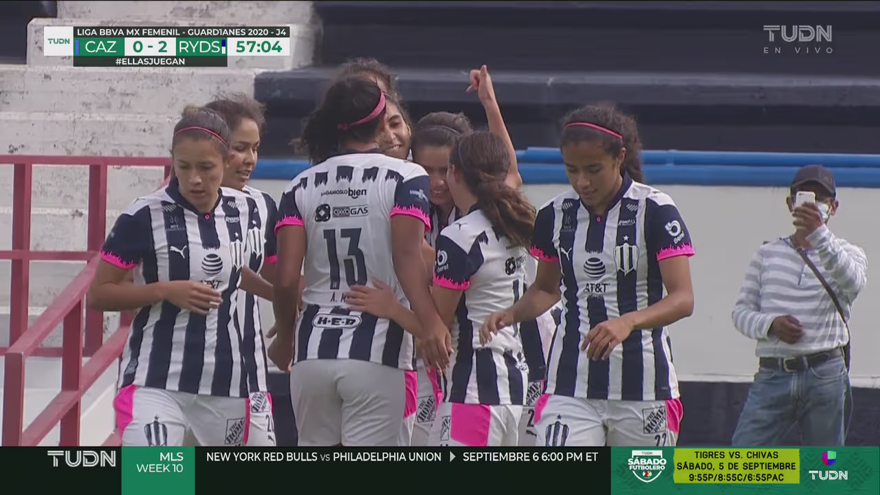 ¡Centro perfecto y gol de Daniela Solís! Rayadas aumenta 0-2 de cabeza ...