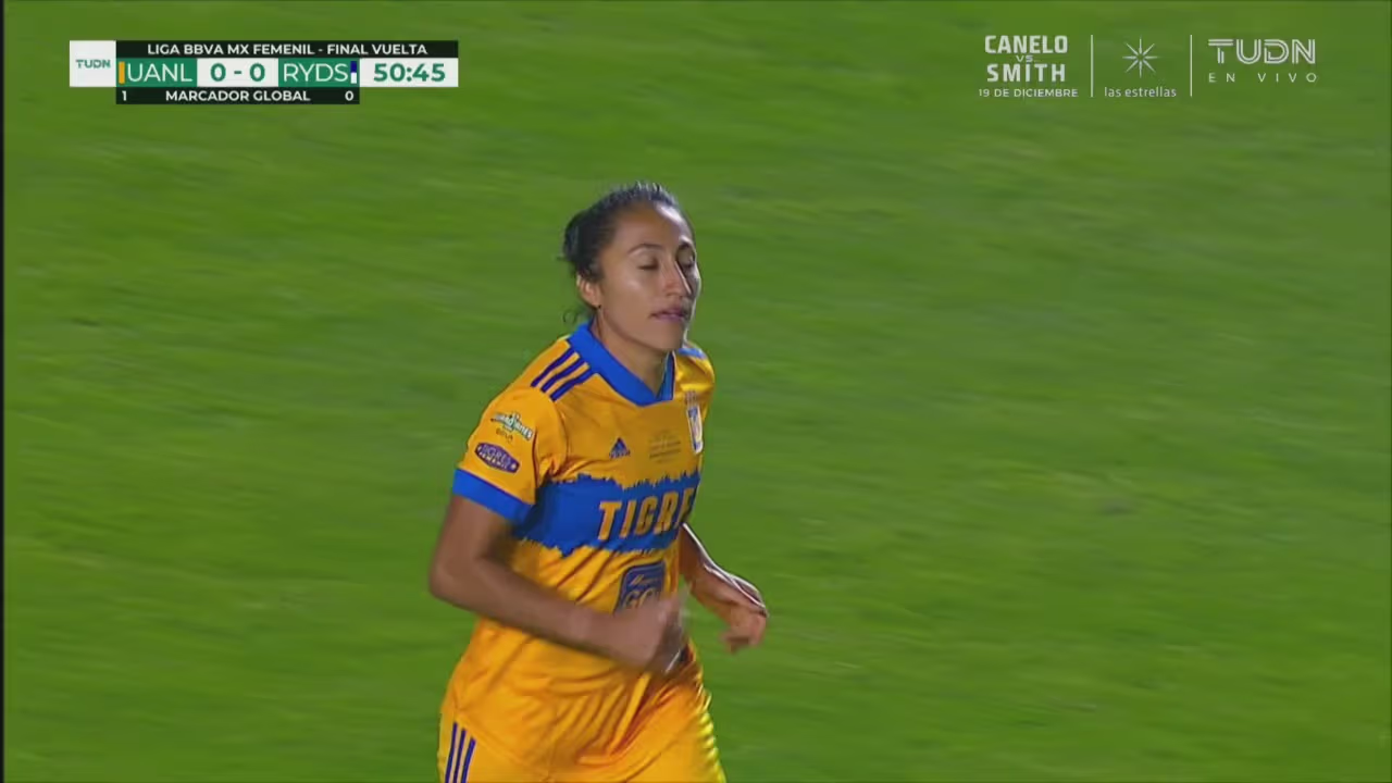 ¡De chilenita! Stephany Mayor se acomodó, pero faltó el gol | TUDN Liga ...