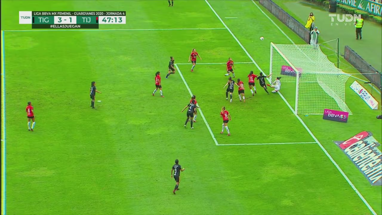 ¡Doble salvada! Itzel González y el poste evitan el gol de Tigres ...