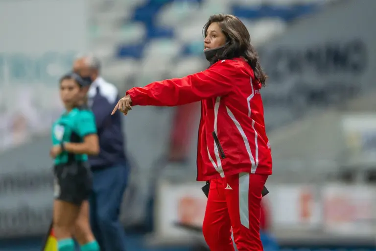 Fabiola Vargas es cesada como entrenadora de las Centellas del Necaxa ...
