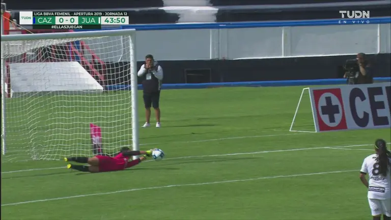¡Portera! Certera reacción de Silvia Machuca salva a las bravas | TUDN ...