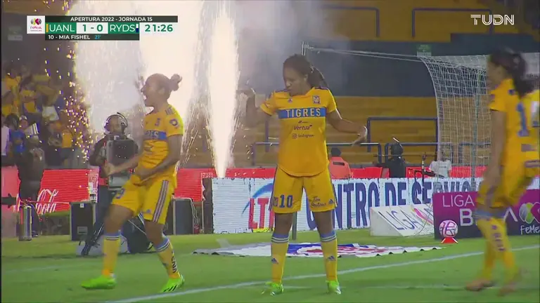 ¡Primer zarpazo! Fishel controla y anota el 1-0 de Tigres | TUDN Liga ...