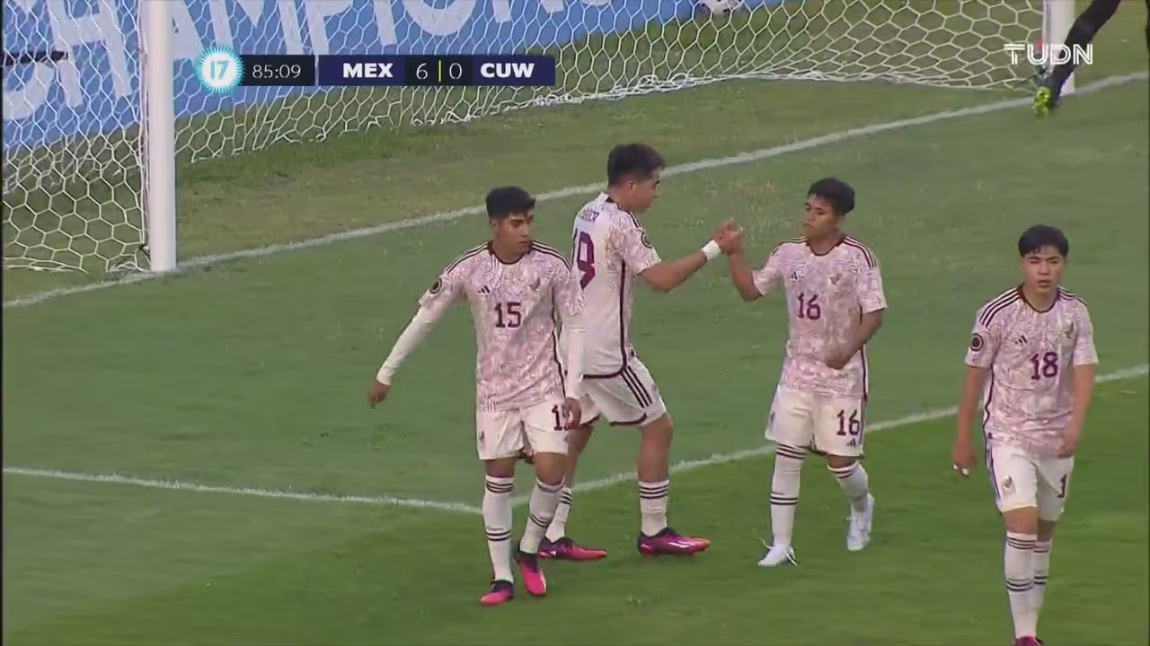 ¡Aquí está el séptimo! Joaquín Moxica consigue el 7-0 para México ...