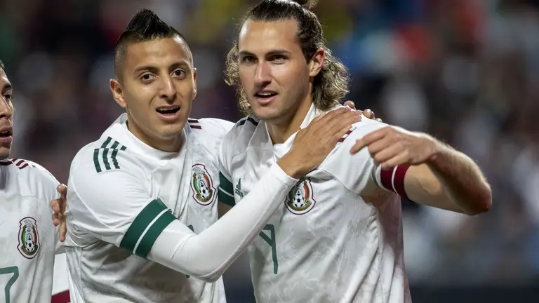 Santiago Giménez encabeza a los ocho debutantes en el Tri ante Ecuador ...