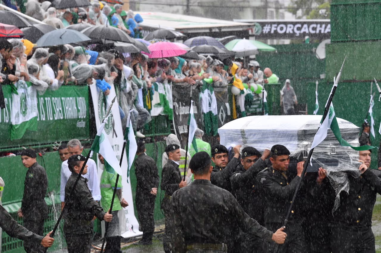 Así homenajeó la Arena Condá a los jugadores de Chapecoense | TUDN ...