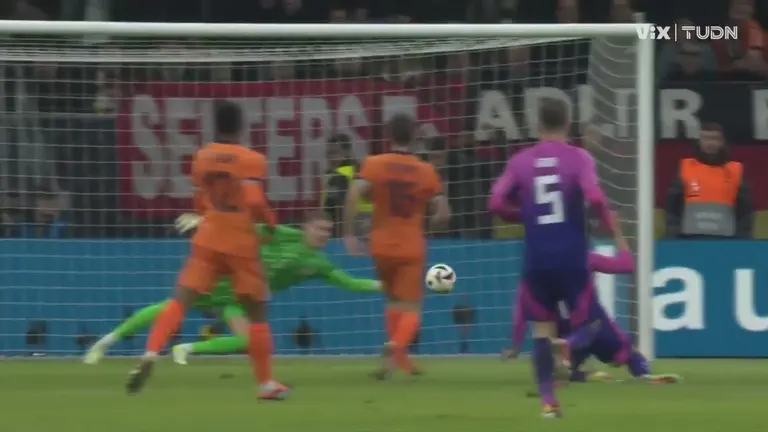 ¡Atajadón! Müller saca fogonazo y Verbruggen se estira y la saca | TUDN ...