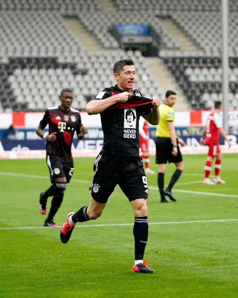 Lewandowski iguala el récord de Gerd Müller de 40 goles en la ...