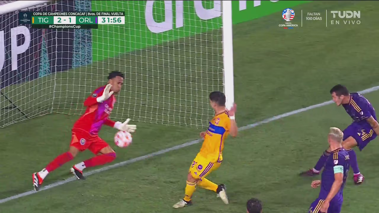 Tigres coquetea con el tercero con un remate de Samir que desvía Angulo ...