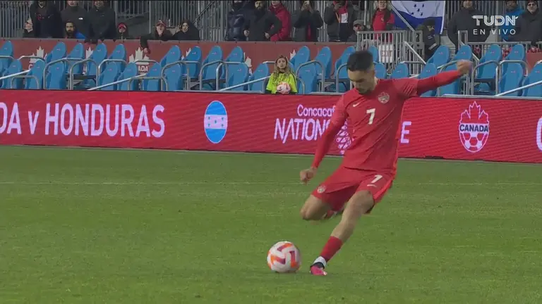 ¡Busca el suyo! Eustaquio saca el trallazo lejano que pasa cerca | TUDN ...