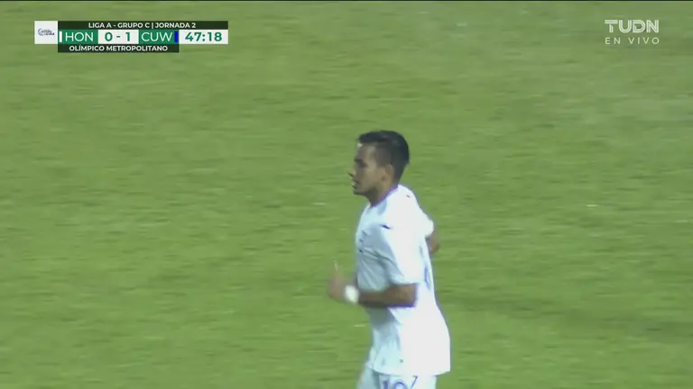 ¡La dejó ir! Edwin Rodríguez le pegó débil y la entregó al portero ...