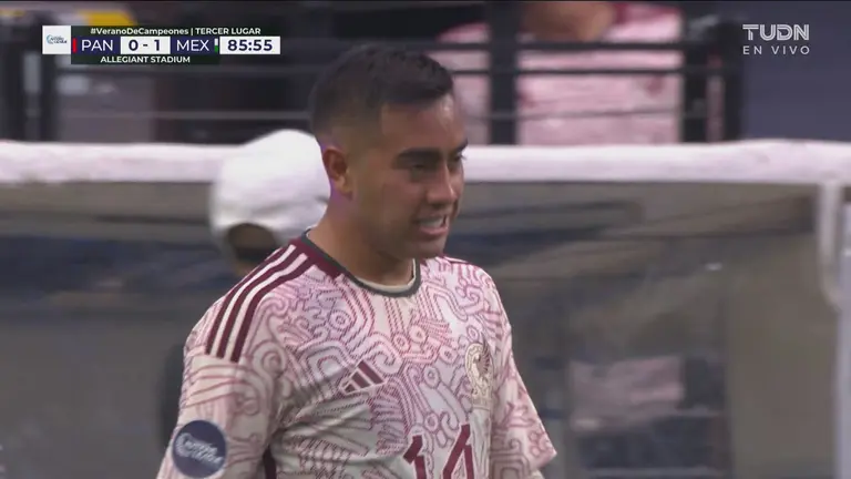 ¡Miller salvador! Roderick le quita la oportunidad de gol a Sánchez ...