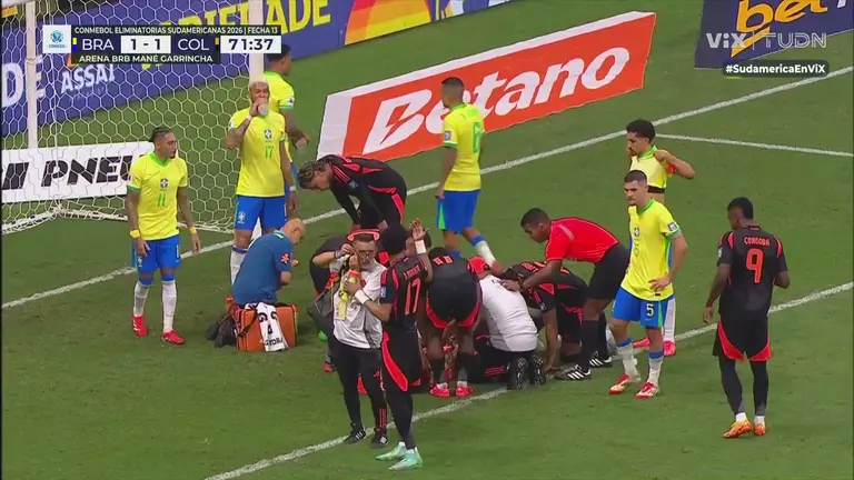 ¡KO! Choque entre Alisson y Sánchez, el defensor se lleva la pero parte | TUDN CONMEBOL Mundial ...