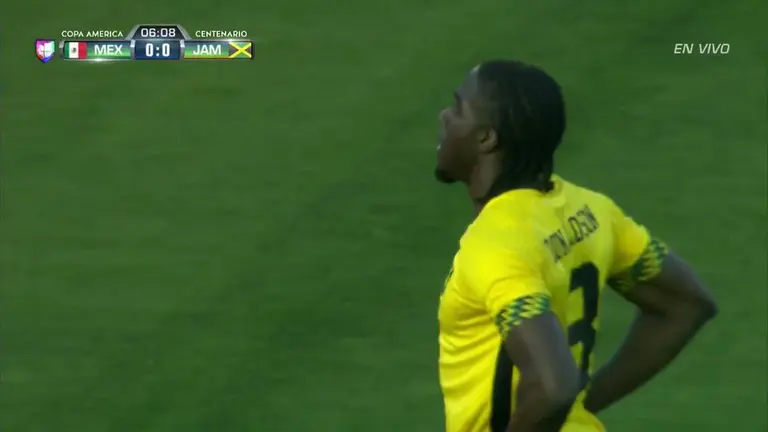 Disparo afuera de Clayton Donaldson | TUDN Copa América | TUDN