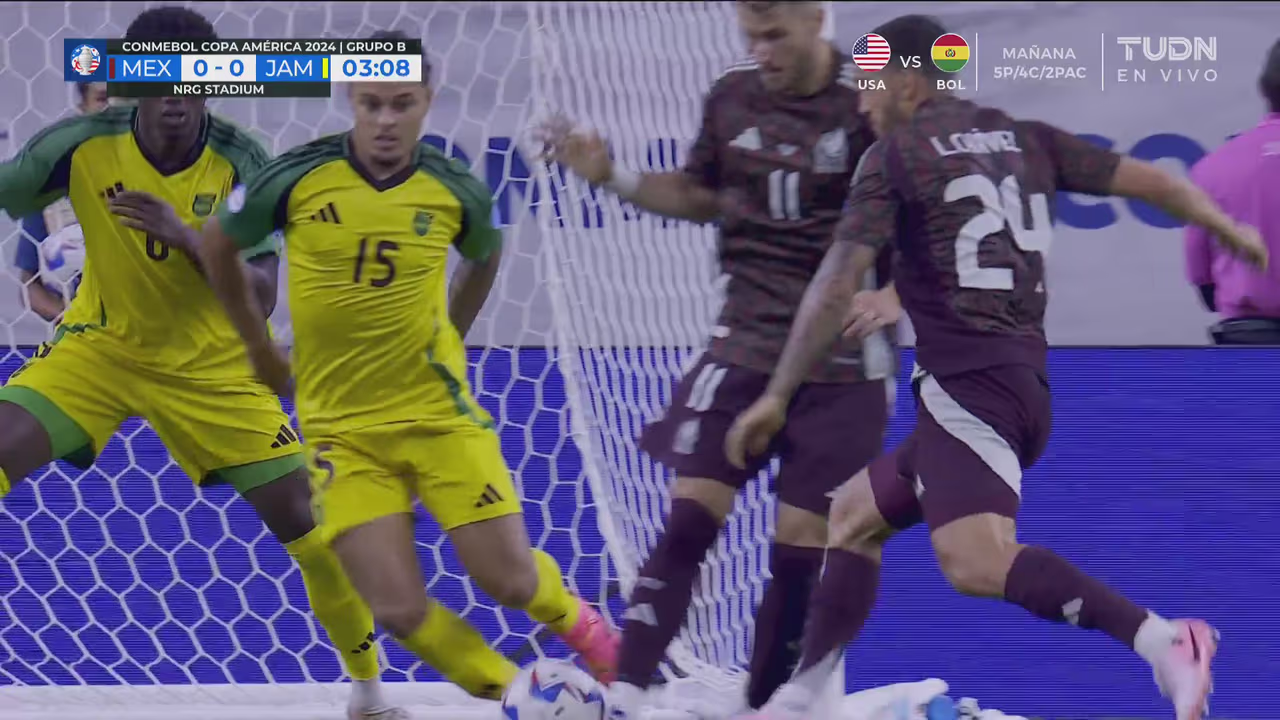 ¡Primer aviso! Chávez prueba a Waite que reacciona bien | TUDN Copa ...
