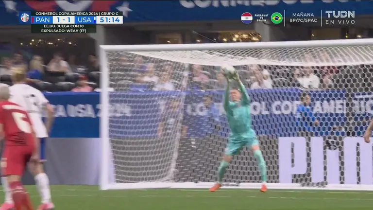 ¡Qué manera de pegarle a la esférica! De Fariña buscando sorprender ...