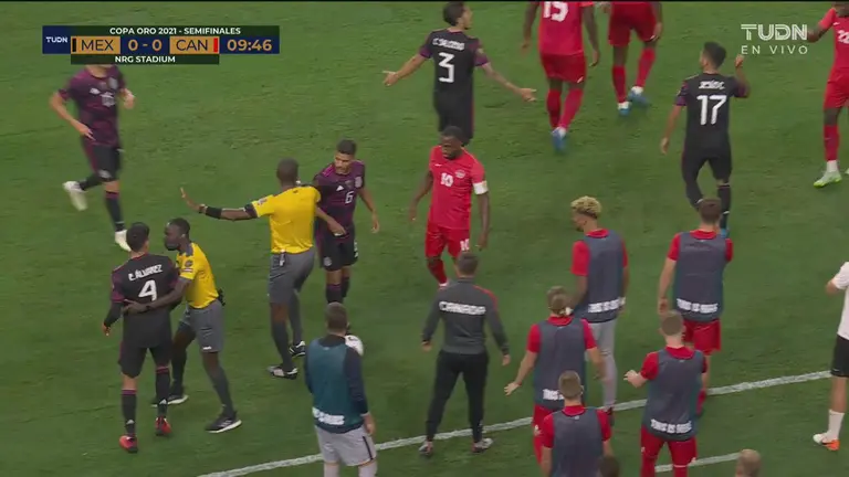 ¡Calientito desde el inicio! Conato de bronca entre México y Canadá ...