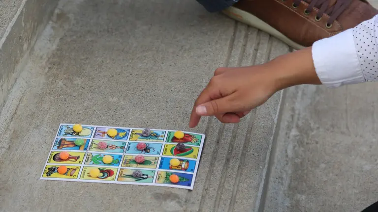 Canadienses se atrevieron a jugar a la Lotería con Mafer Alonso | TUDN ...