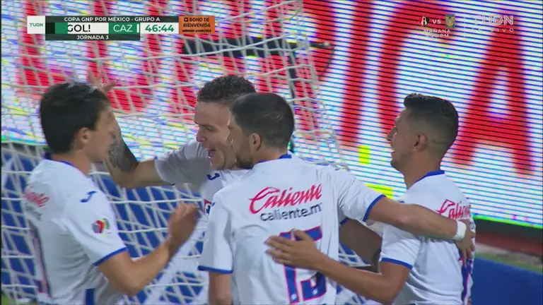 ¡Cruz Azul remonta! ‘Cabecita’ hace el 1-2 con excelsa definición ...
