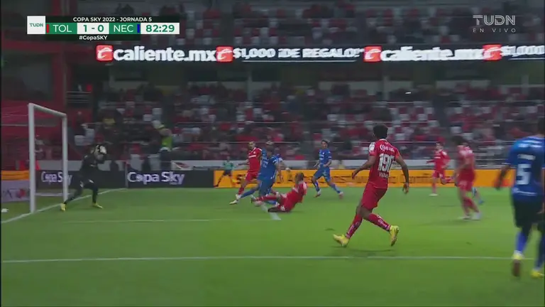 ¡Qué falla! Batista tenía el empate de Necaxa y no conecta bien | TUDN ...