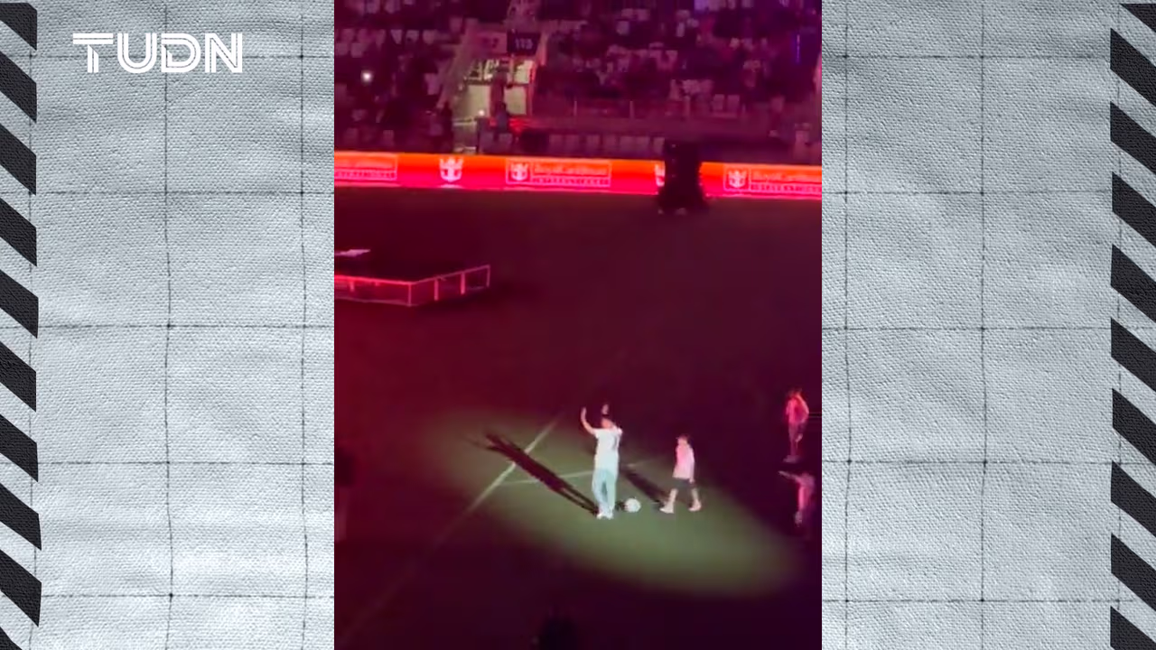 ¡Crack! Messi recibe un 'cañito' de su hijo en plena presentación en ...