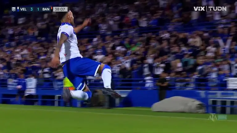 ¡Doblete de Janson! Lucas pone el 3-1 para Vélez y estalla el ...