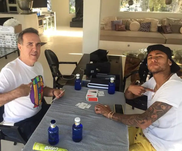 El agente de Neymar ya está en París para arregla su traspaso | TUDN ...