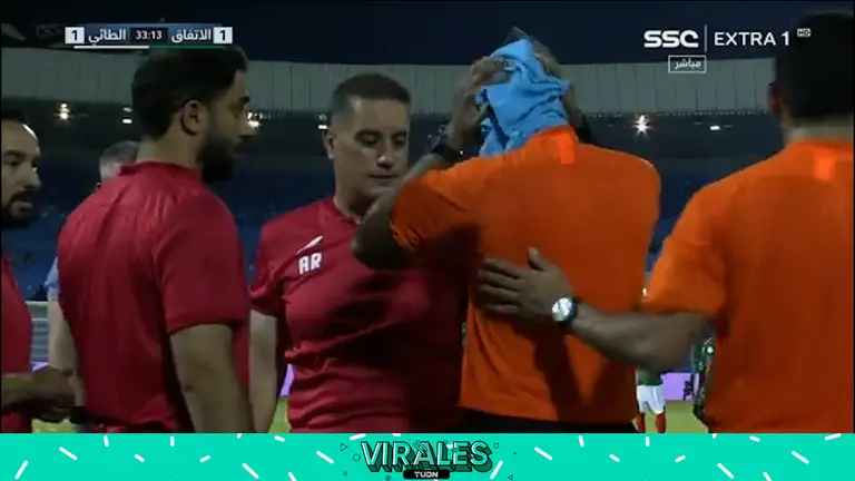 ¡El calor dejó fuera de combate a un árbitro y su asistente! | TUDN ...