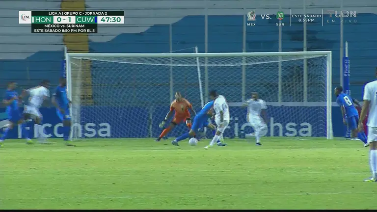 ¡Era para más! Edwin Rodríguez le pega a las manos del portero | TUDN ...