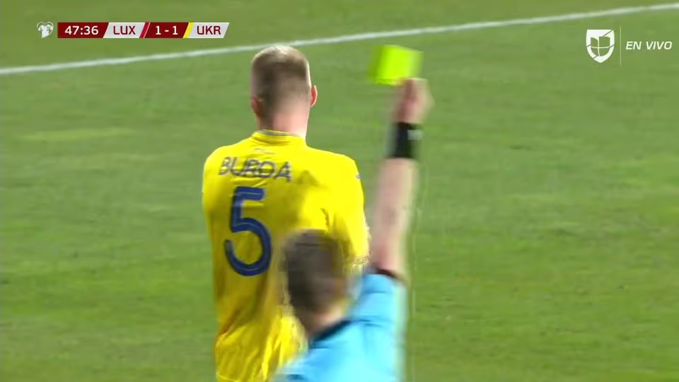 Tarjeta amarilla. El árbitro amonesta a Mykyta Burda de Ukraine | TUDN ...