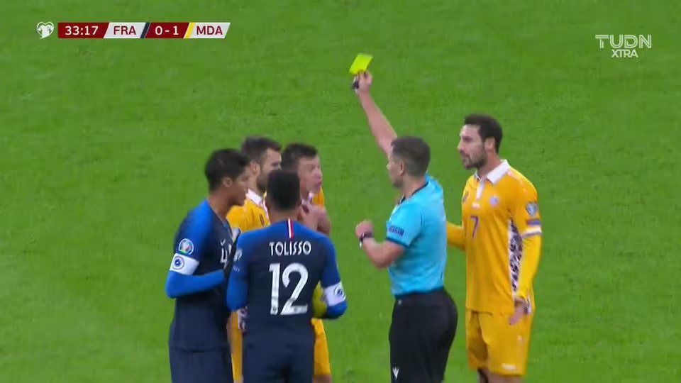 Tarjeta amarilla. El árbitro amonesta a Vadim Rata de Moldova | TUDN ...