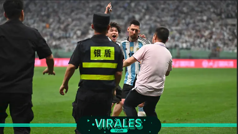 ¡Sorprenden a Messi! Fan chino invade la cancha por el astro argentino ...