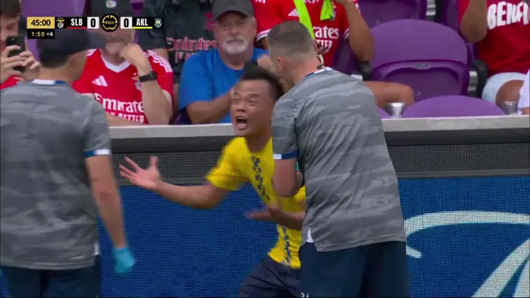 Benfica vs. Auckland City: Zhou Tong hace tremendo berrinche en Mundial de Clubes | TUDN FIFA ...